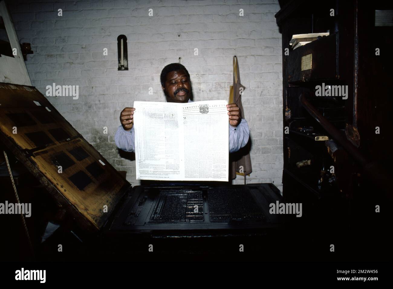 Colonial williamsburg printer hi-res stock photography and images - Alamy