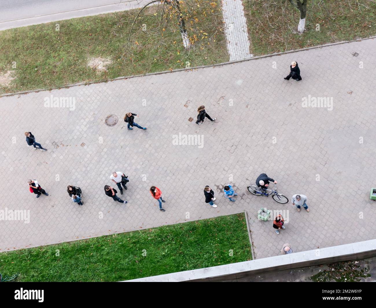 The Architecture backgrounds and objects. Sidewalk. Mans. Womans. Girls ...