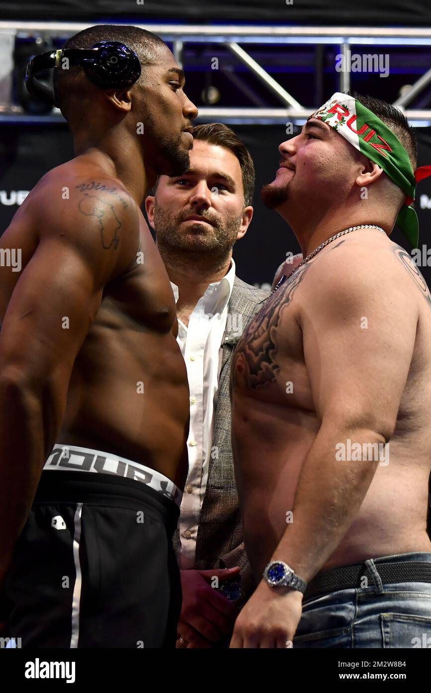 Pesée boxe hi-res stock photography and images - Alamy