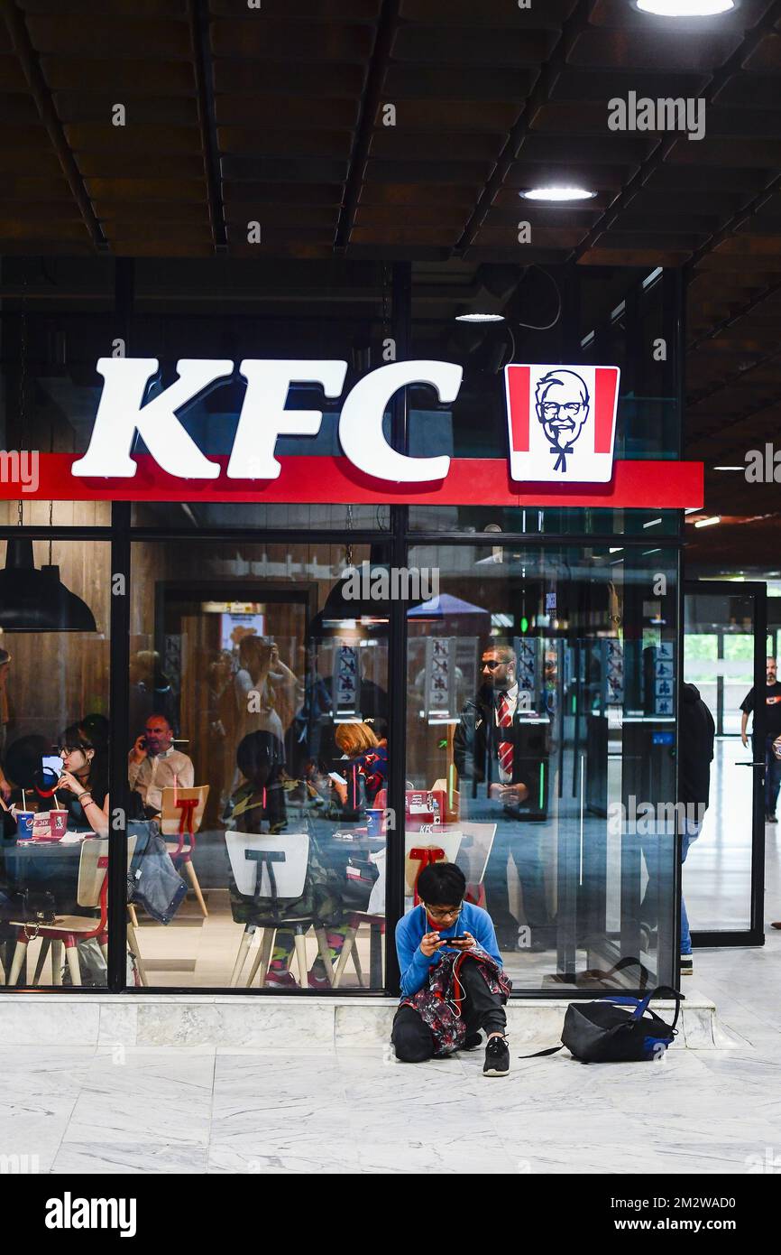 Kentucky fried chicken opening hi-res stock photography and images - Alamy