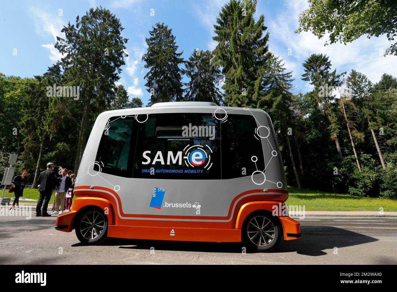 Autonomous bus hi-res stock photography and images - Alamy
