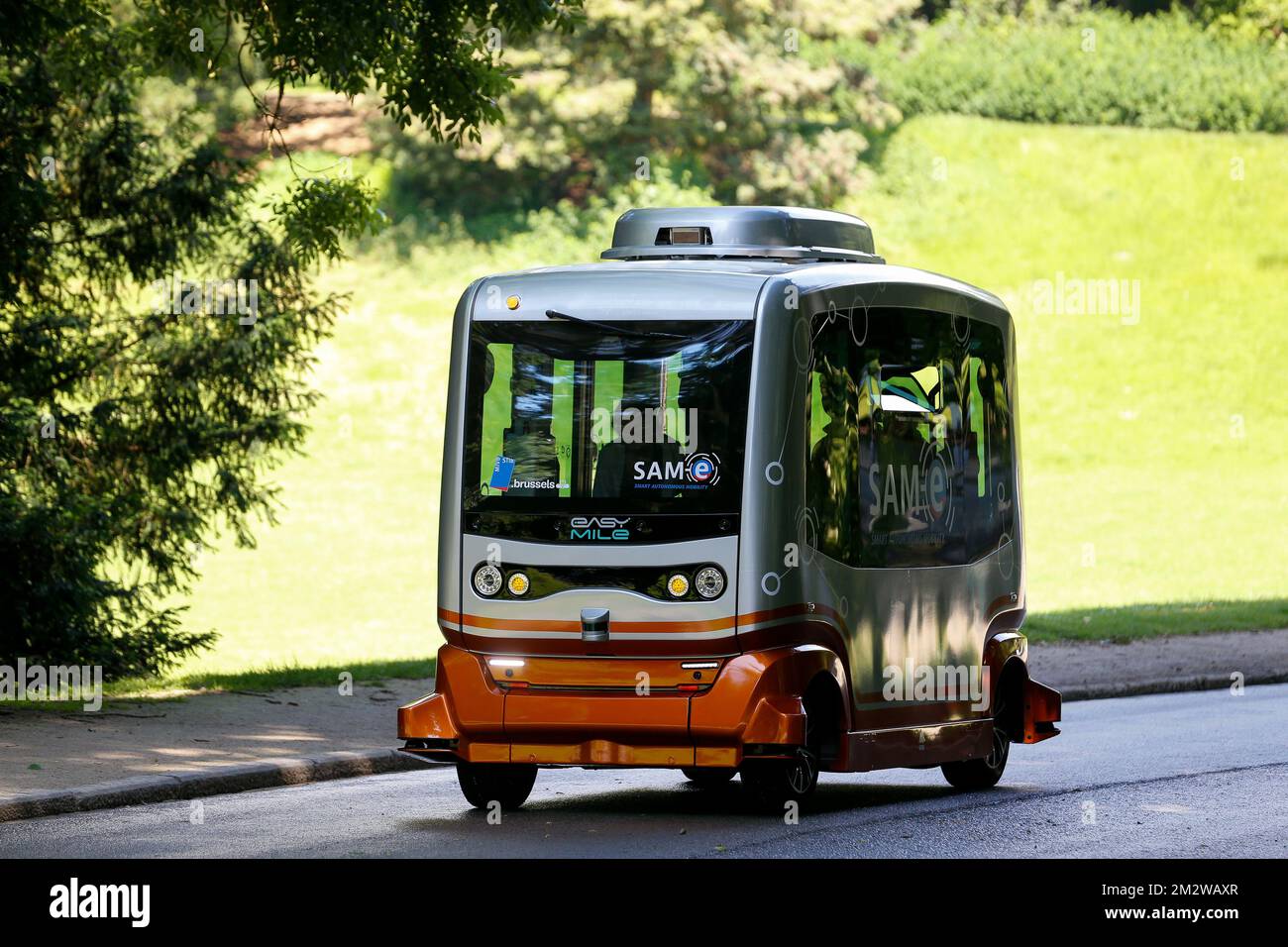 Autonomous bus hi-res stock photography and images - Alamy