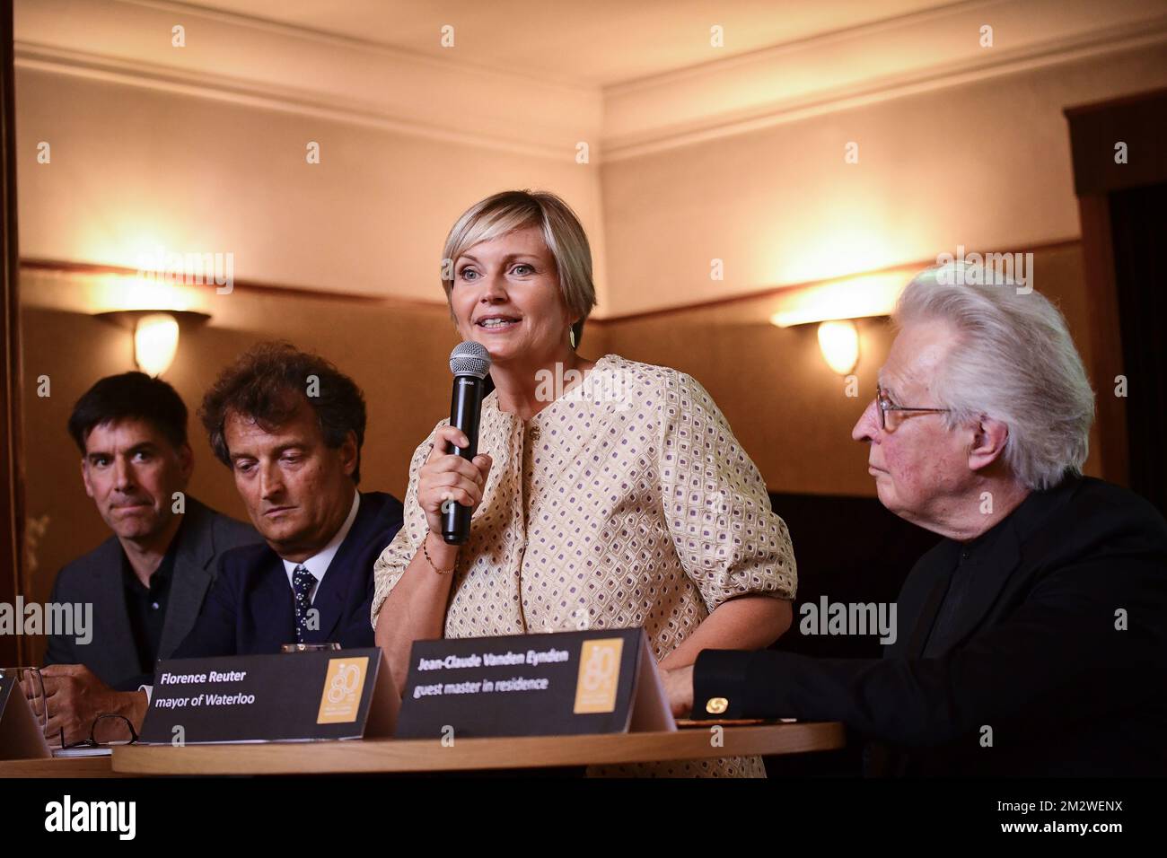 Reine de bureau hi-res stock photography and images - Alamy