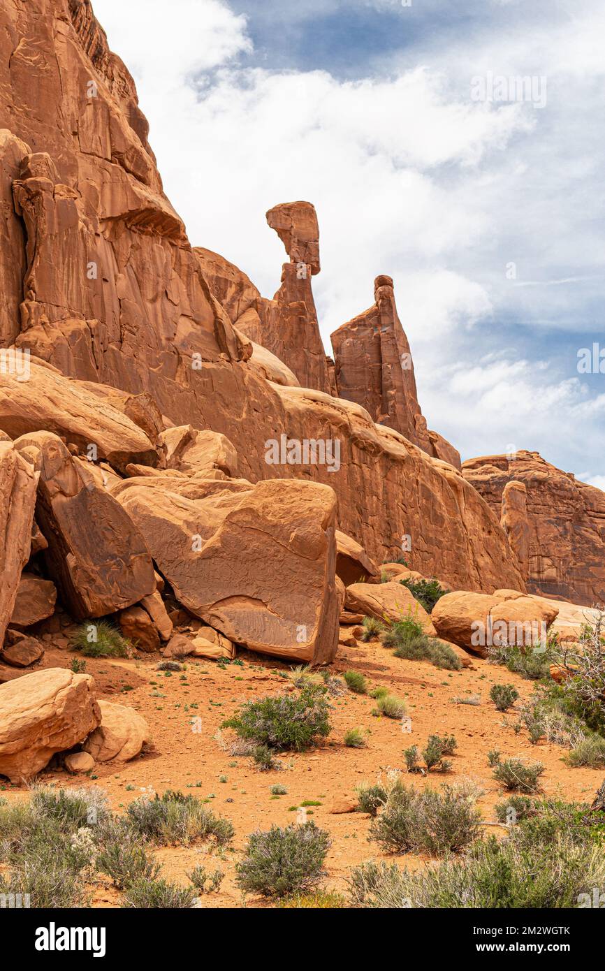 Park Avenue Trail And Courthouse Towers At Arches – JQMCLV