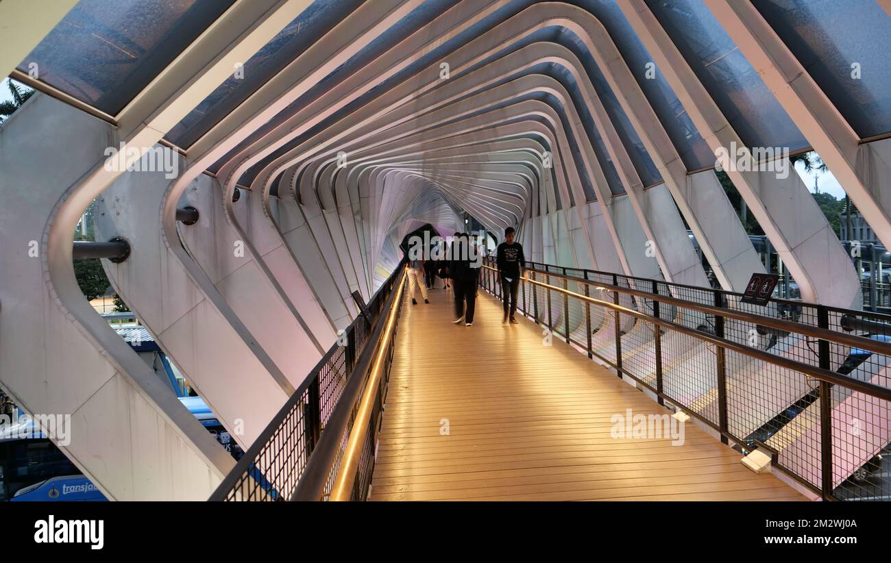Jakarta city center pedestrian bridge hi-res stock photography and ...