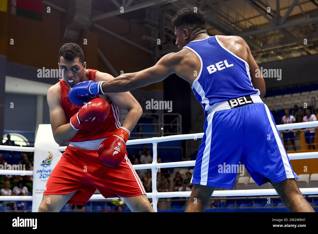 Belgian boxer Victor Schelstraete (blue corner) and Astrian boxer Ahmed ...