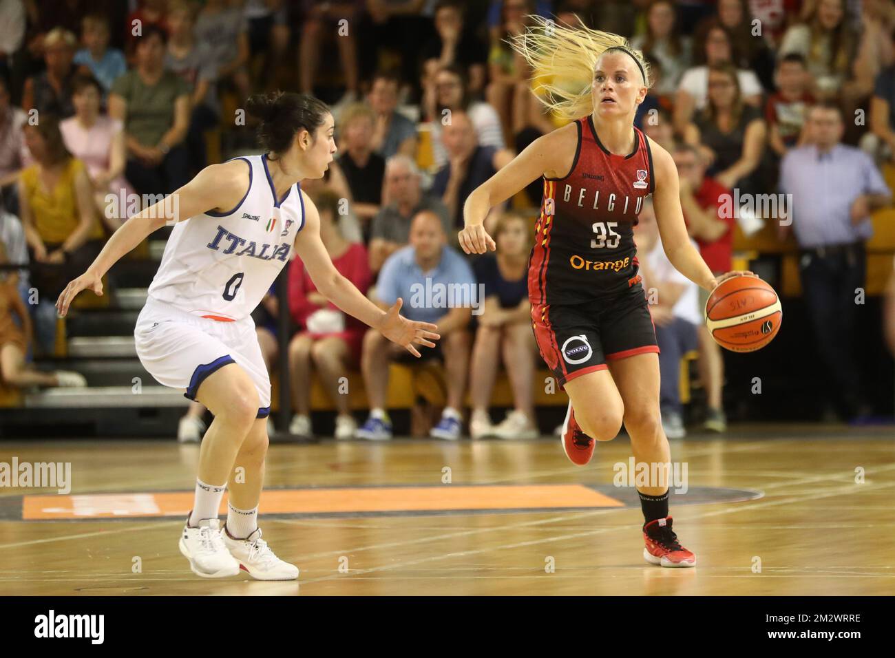 Italian Caterina Dotto and Belgian Cats Julie Vanloo fight for the ball ...