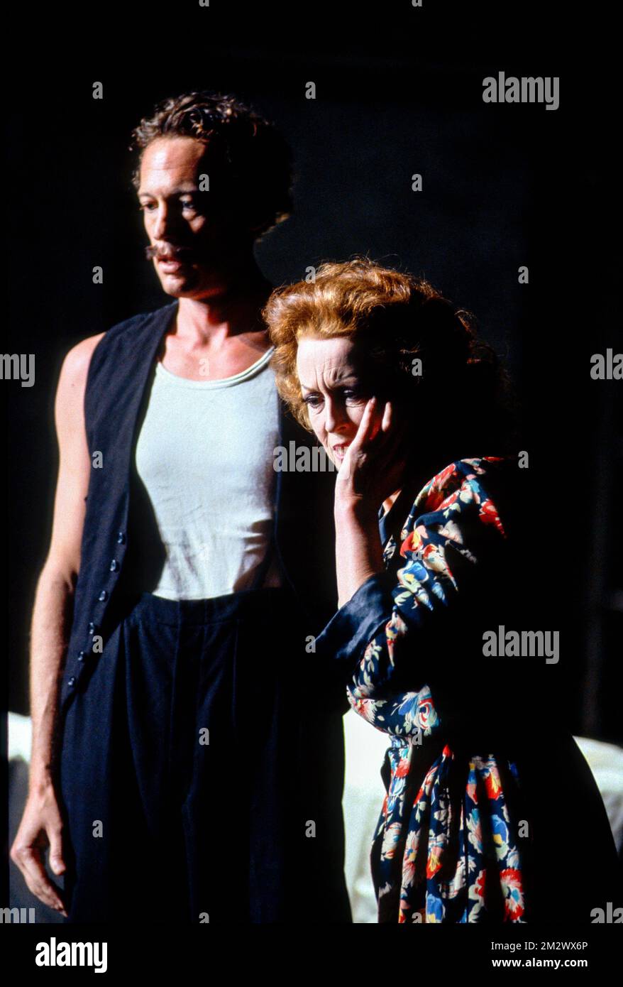 Warren Ellsworth (Sergei), Josephine Barstow (Katerina Ismailova) in ...