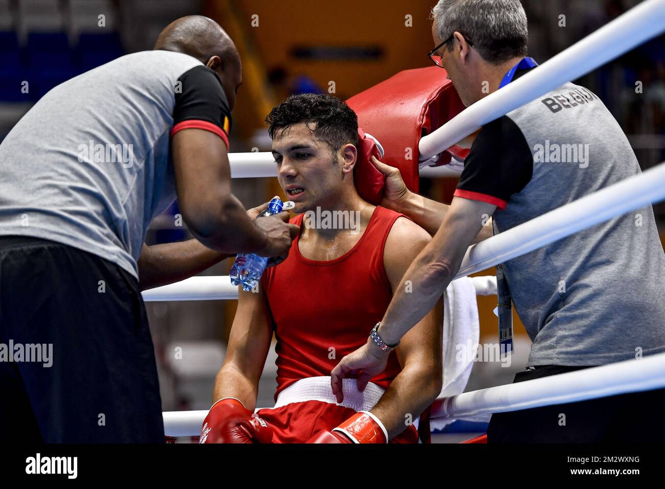 Boxe jeunesse hi-res stock photography and images - Alamy