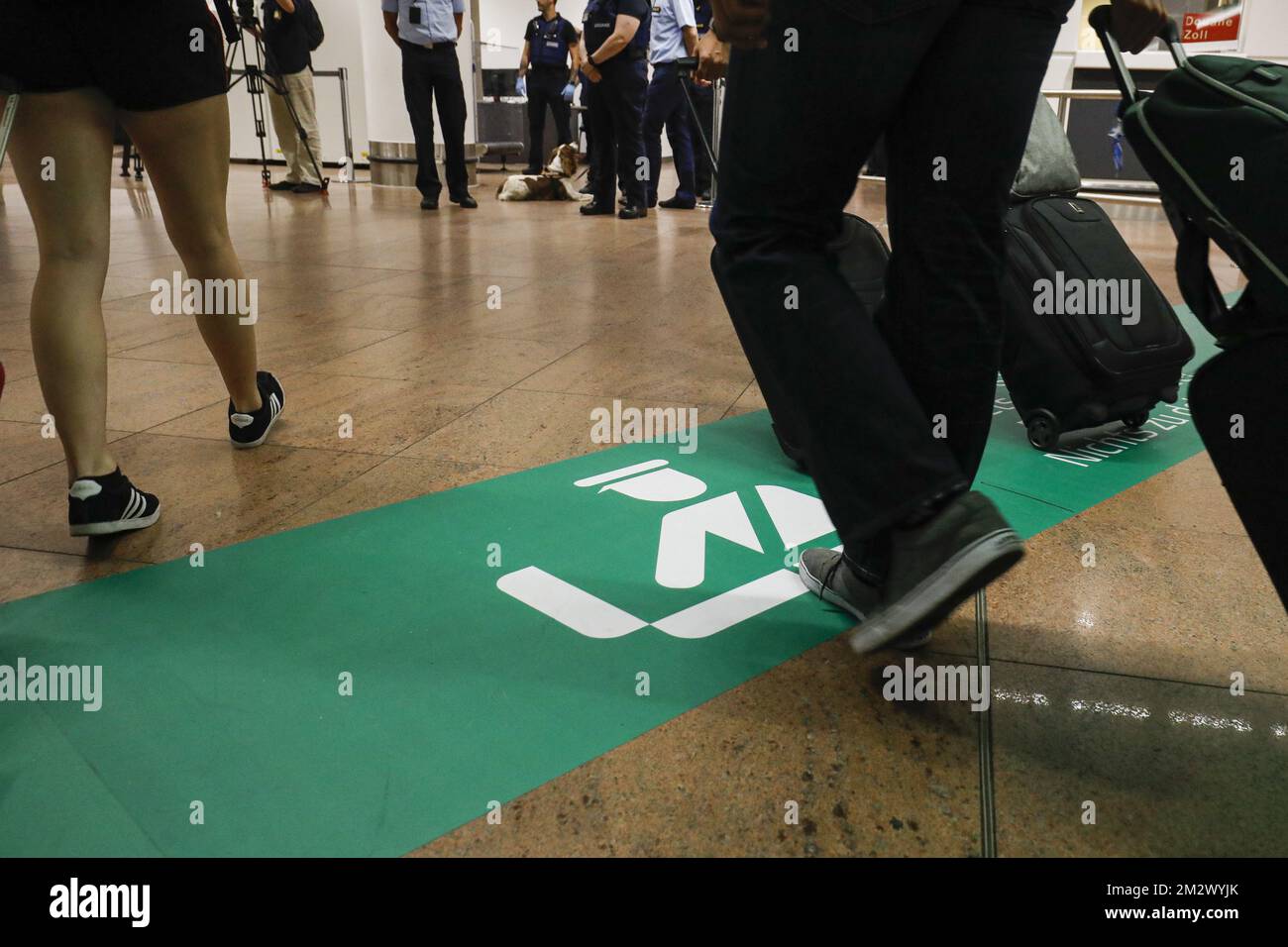 Douane controlezone hi-res stock photography and images - Alamy