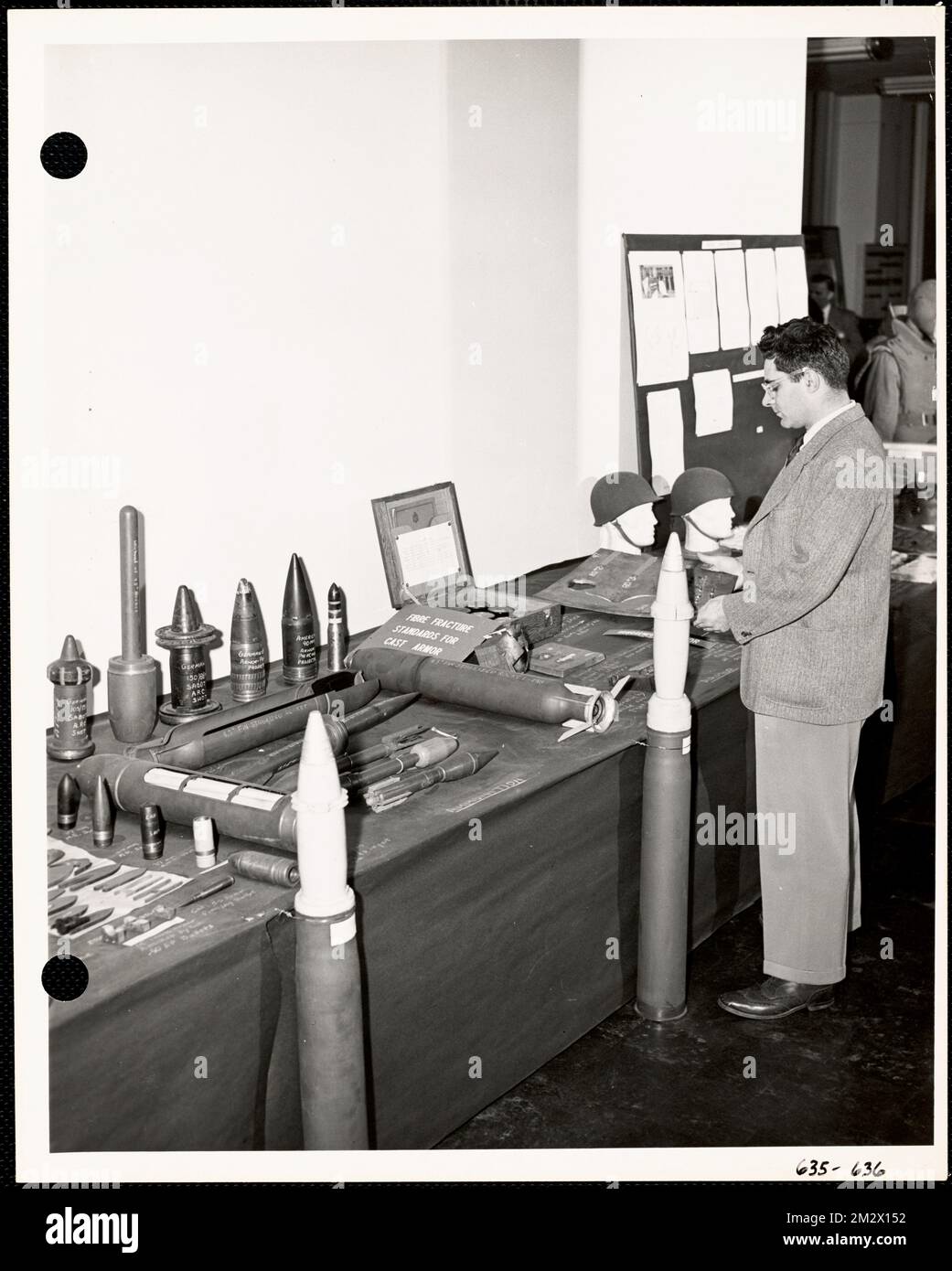 Fibre fracture standards for cast armor , Ordnance industry, Armories ...