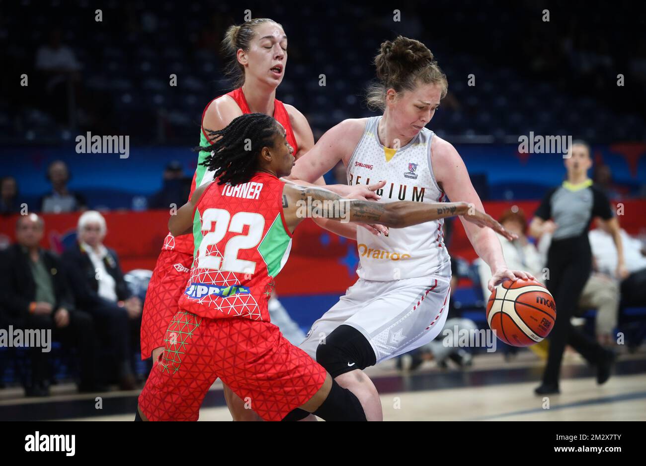 Hungary's Yvonne Turner, Hungary's Bernadett Hatar and Belgian Cats ...