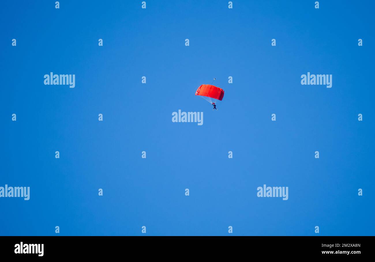 Red white and blue parachute hi-res stock photography and images - Alamy