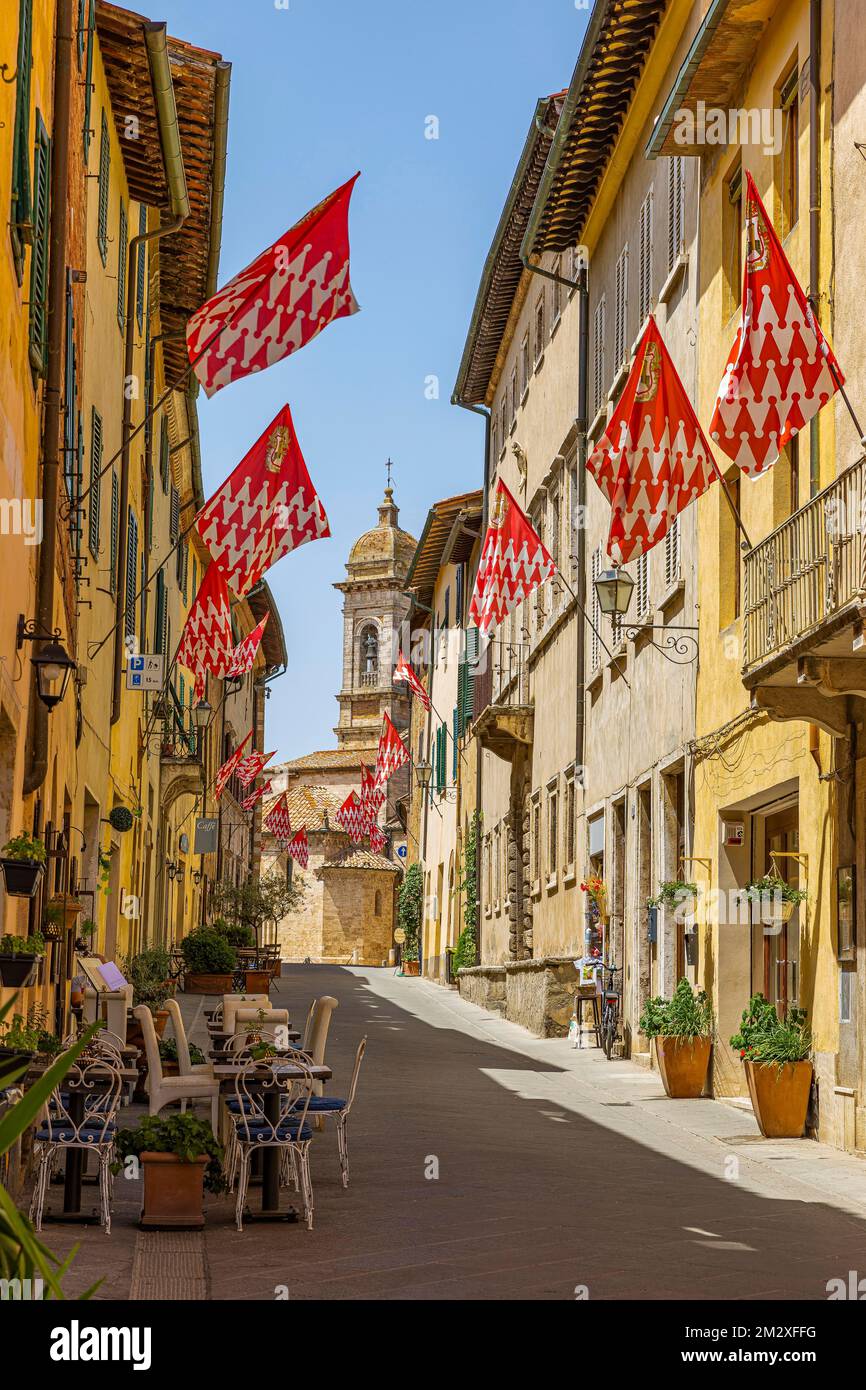 Red white flags romanesque hi-res stock photography and images - Alamy