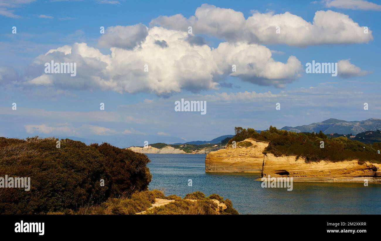 Staggered cliff hi-res stock photography and images - Alamy