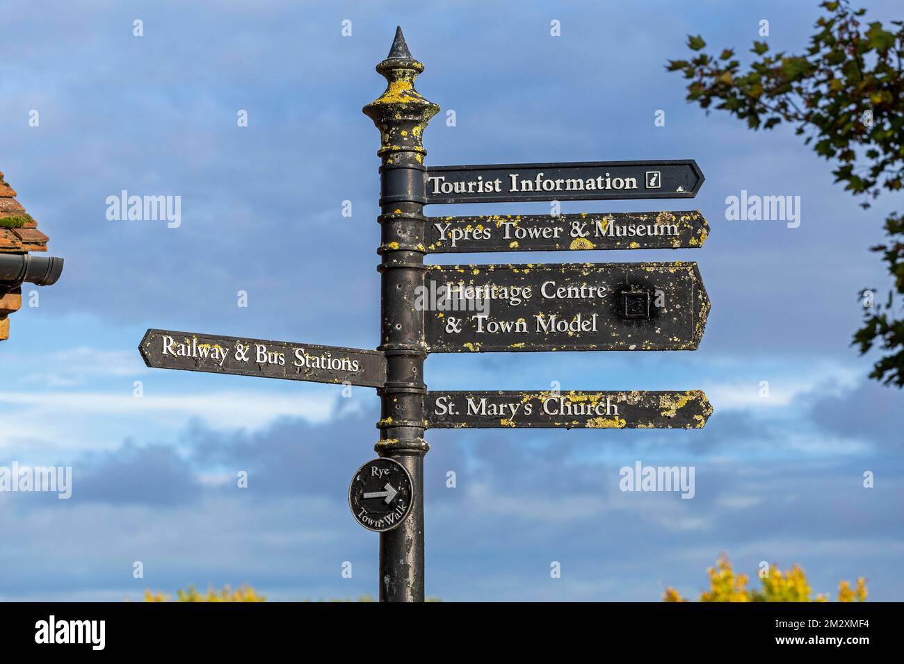 Signpost the east hi-res stock photography and images - Alamy