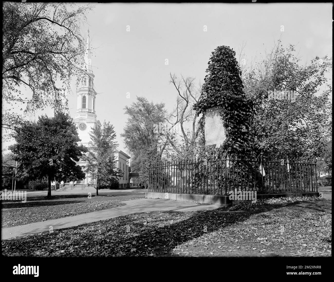 First revolutionary monument at Lexington Battle Field , Monuments ...