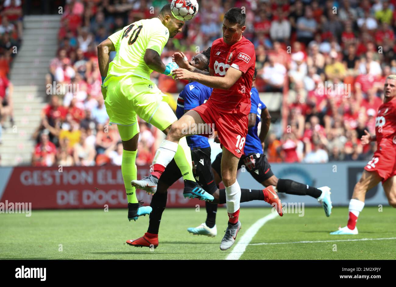 Nice' goalkeeper Walter Benitez and Standard's Aleksander Boljevic ...