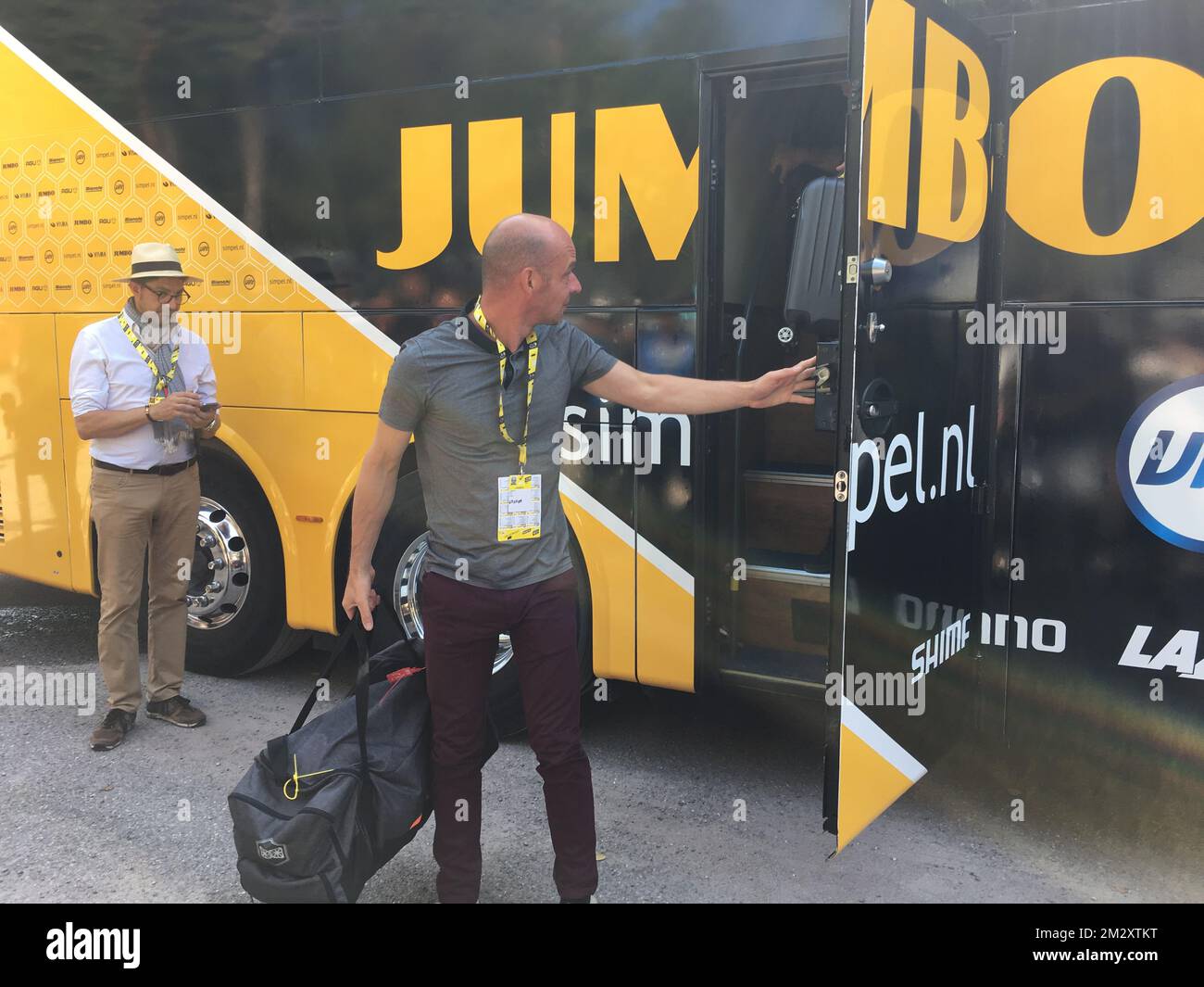 Team jumbo visma bus hi-res stock photography and images - Alamy