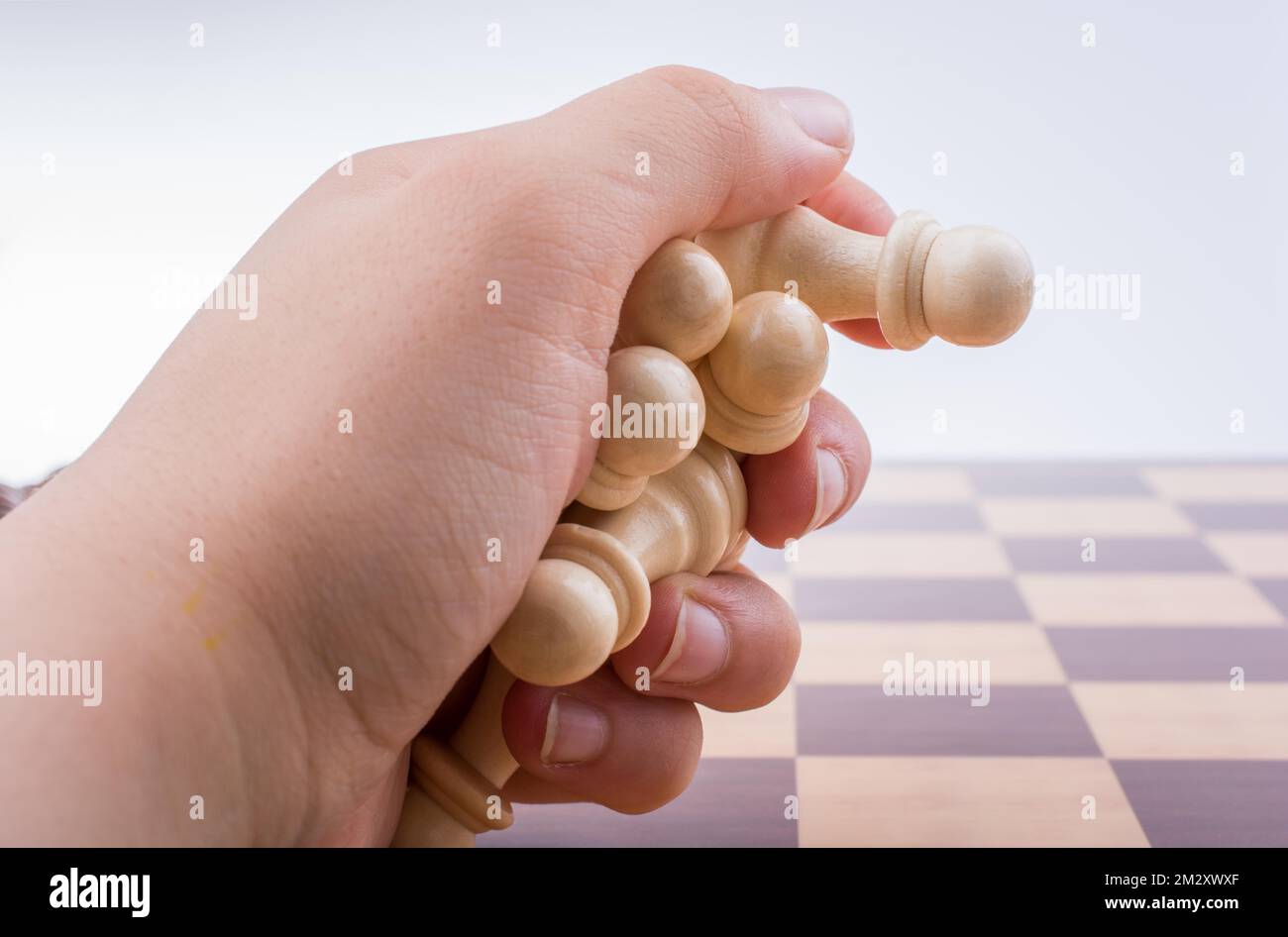 Hand and chess hi-res stock photography and images - Alamy
