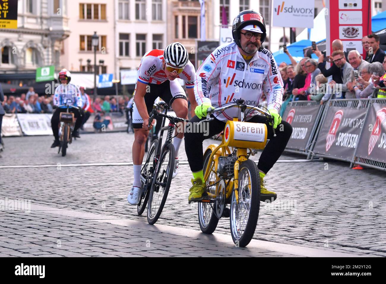 Na tour derny criterium antwerp cycling race hi-res stock photography ...