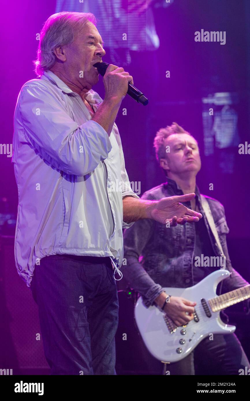 Ian Gillan, singer left and Simon McBride, lead guitarist Stock Photo ...