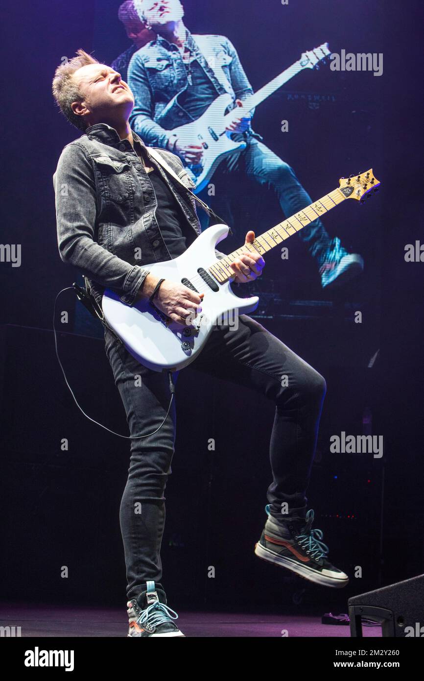 Deep purple guitarist hi-res stock photography and images - Alamy