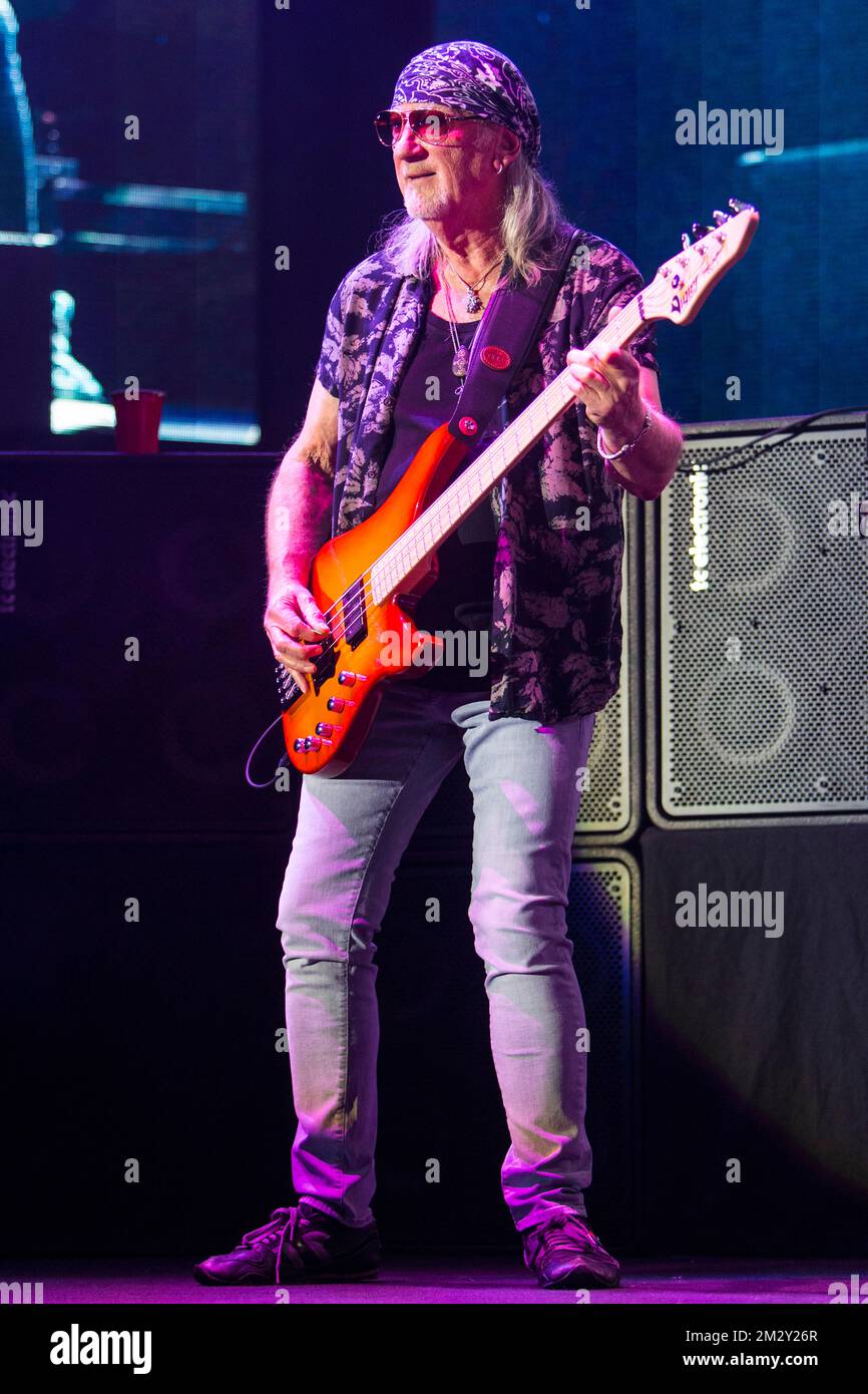 Roger glover bass hi-res stock photography and images - Alamy