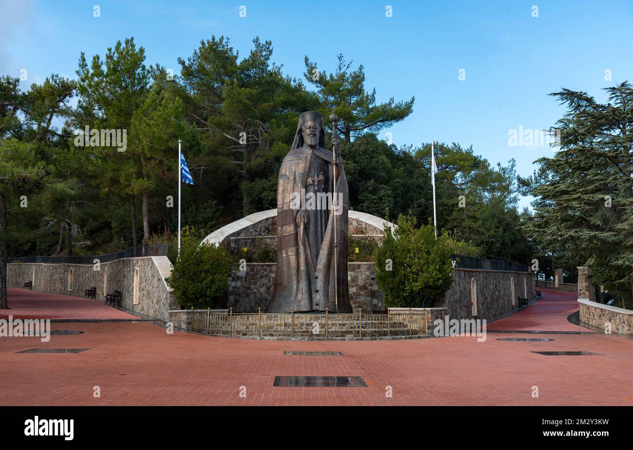 Memorial bronze statue of archbishop Makarios president of cyprus at ...