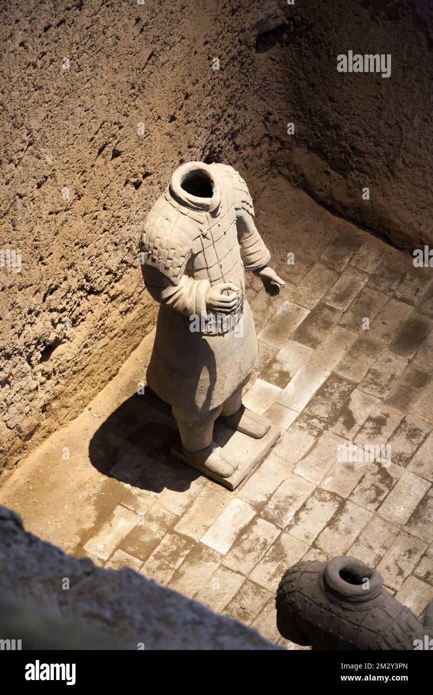 World famous warrior soldier figures sculpted from Chinese terracotta ...