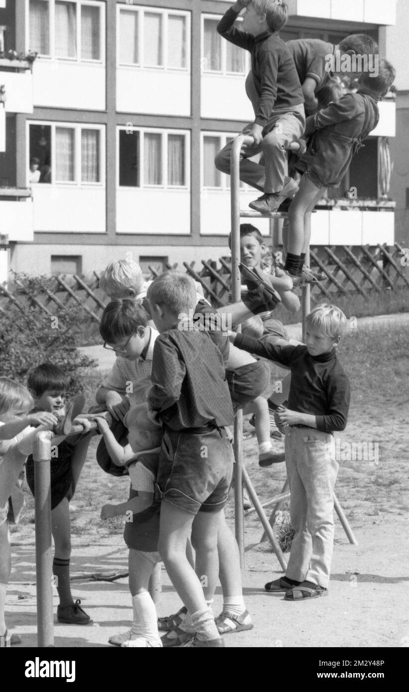Children's playground in the Dortmund district of Scharnhorst on 4. 4 ...
