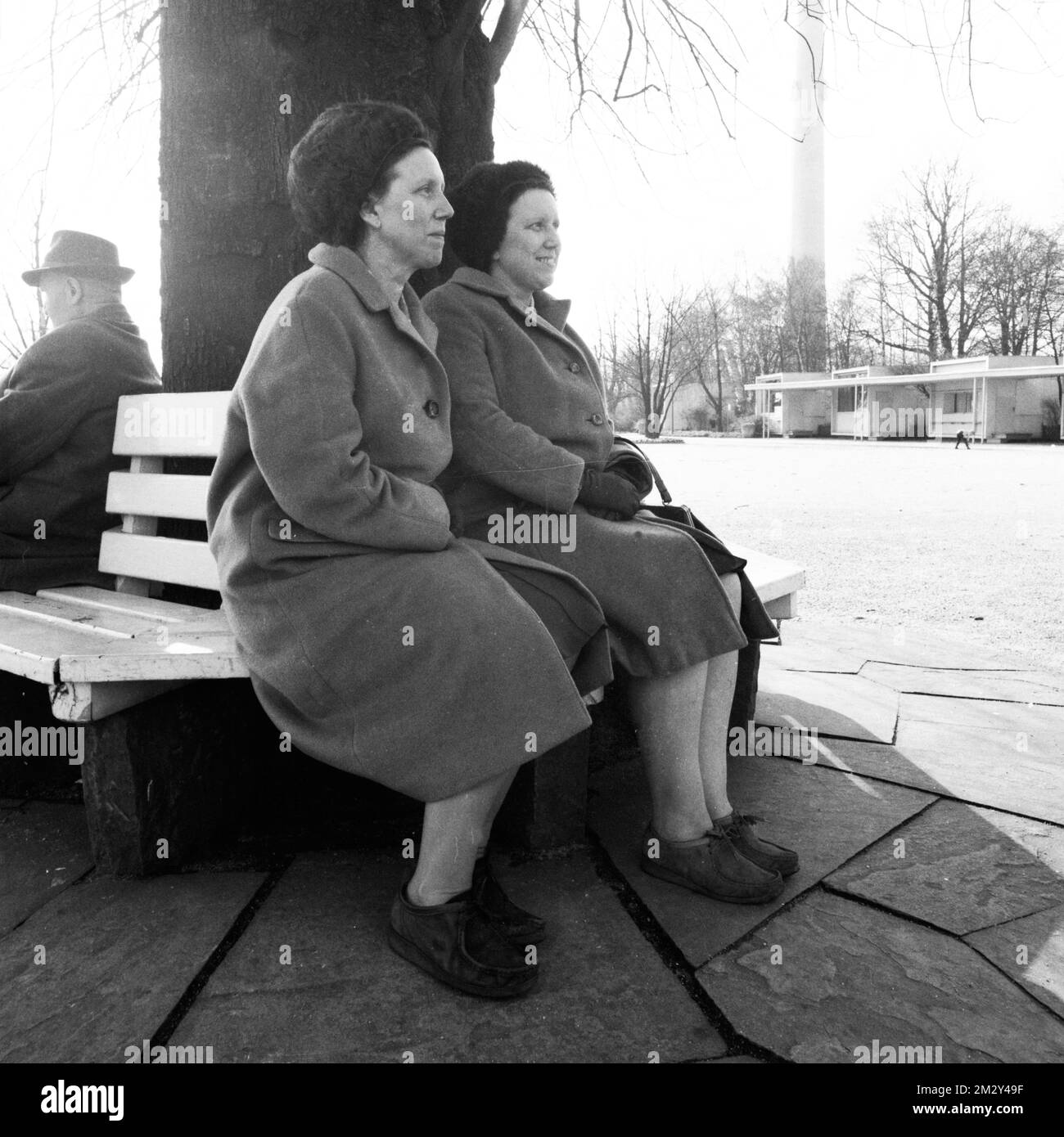 These two ladies, Elisabeth (61) r. and Wilhelmine (52) Rebbert ...