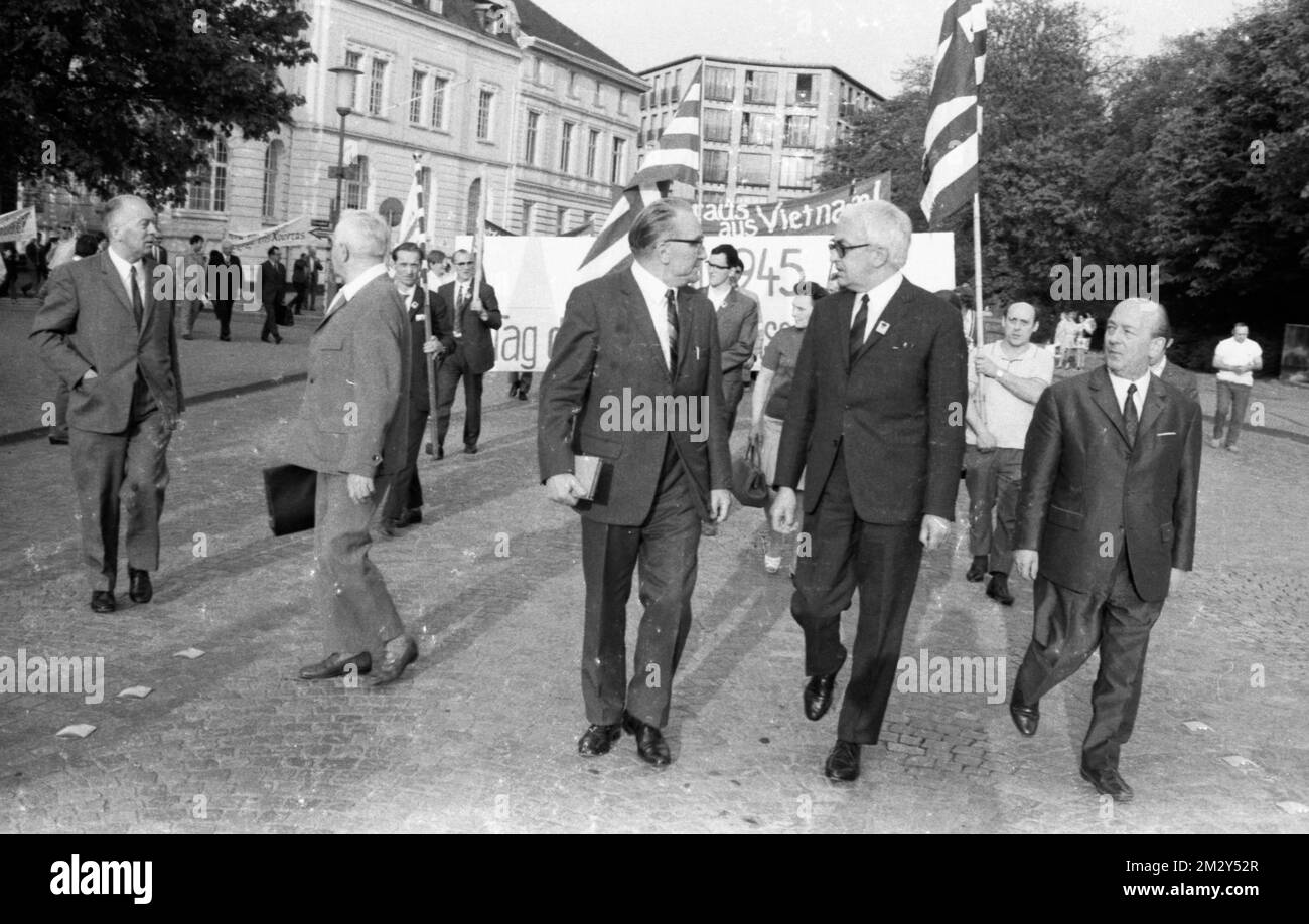The left and the peace movement celebrated 8 May 1966 in Duesseldorf ...