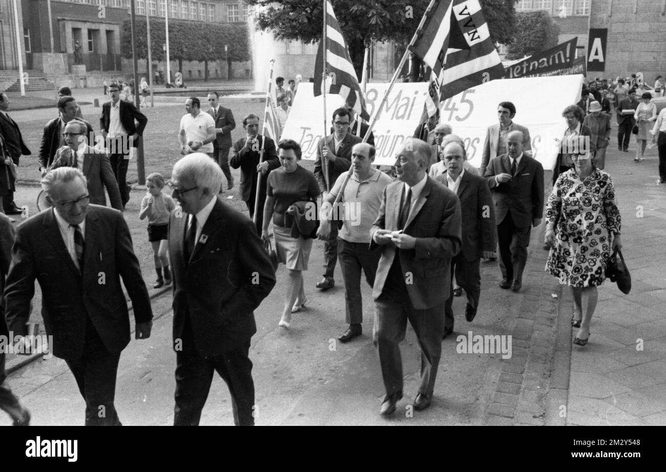 The left and the peace movement celebrated 8 May 1966 in Duesseldorf ...