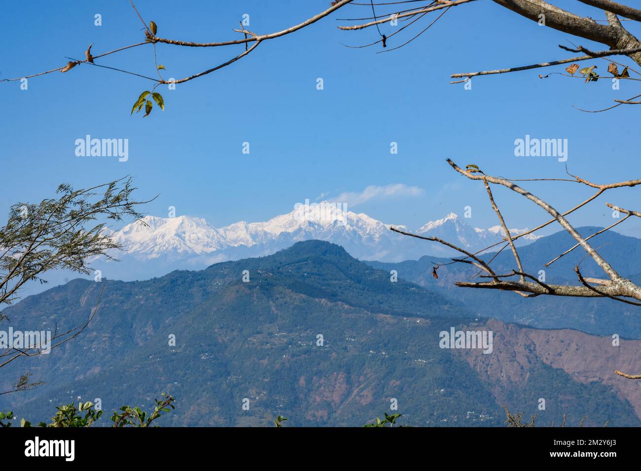The majestic grandeur view of Mount Kanchenjunga from Durpin dara ...