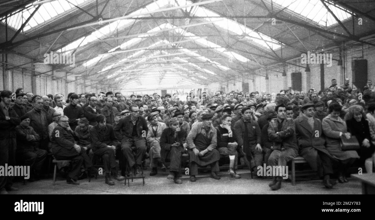 With warning strikes and factory meetings, Duewag workers in ...