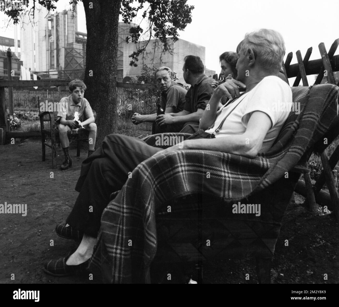 Living, housing and leisure in the vicinity of mines, factories and ...