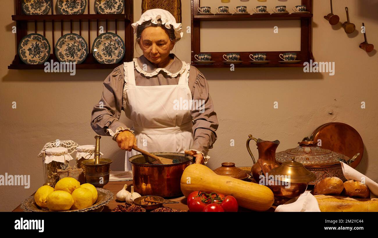 Dolls house cook hi-res stock photography and images - Alamy