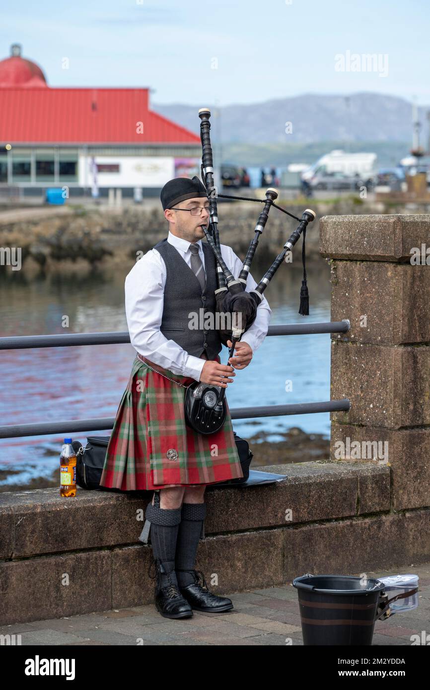 Piper, bagpiper, bagpipe player, bagpipes, Scotland, Great Britain ...