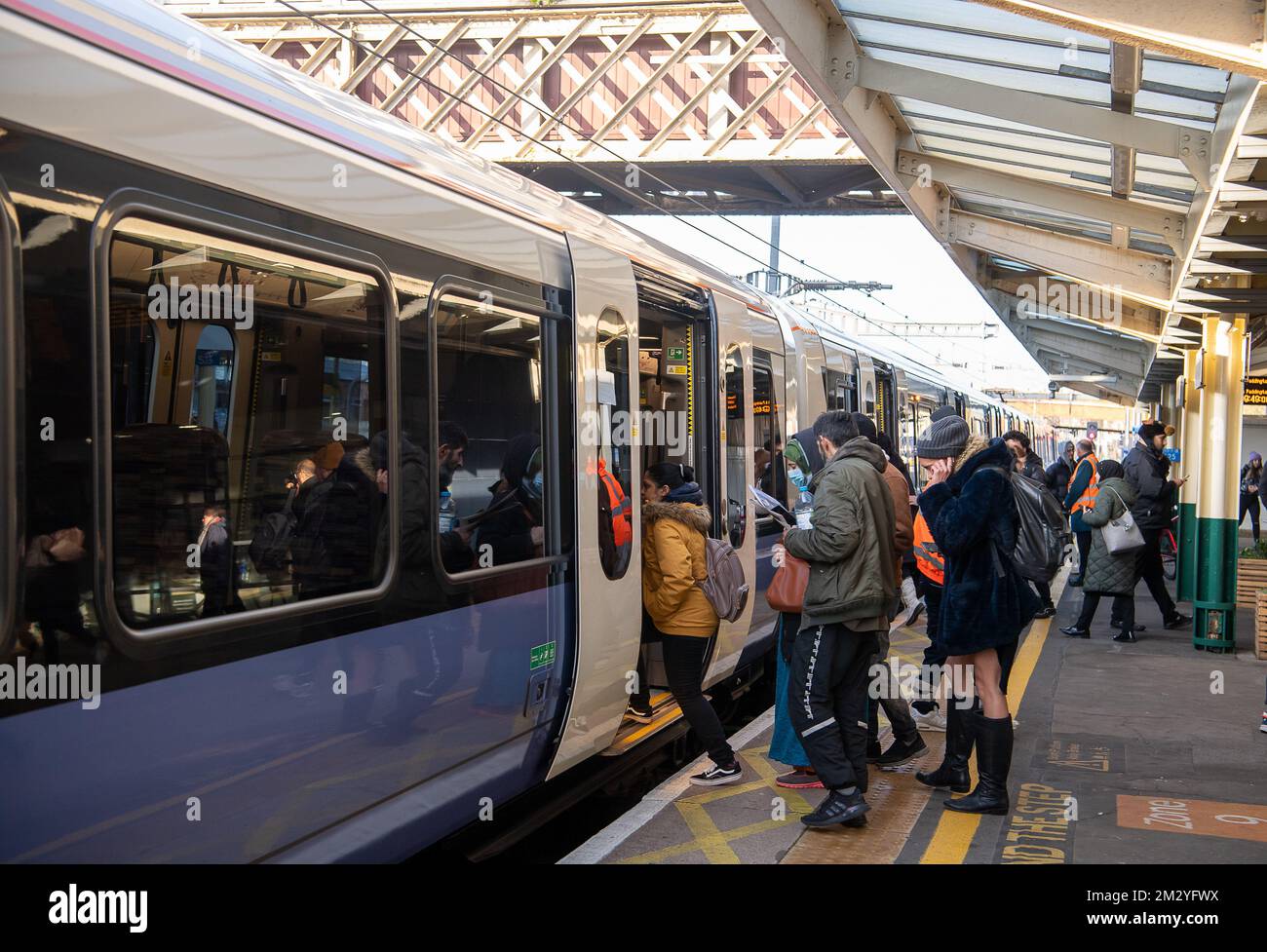 Slough, Berkshire, UK. 14th December, 2022. An Elizabeth Line train en ...