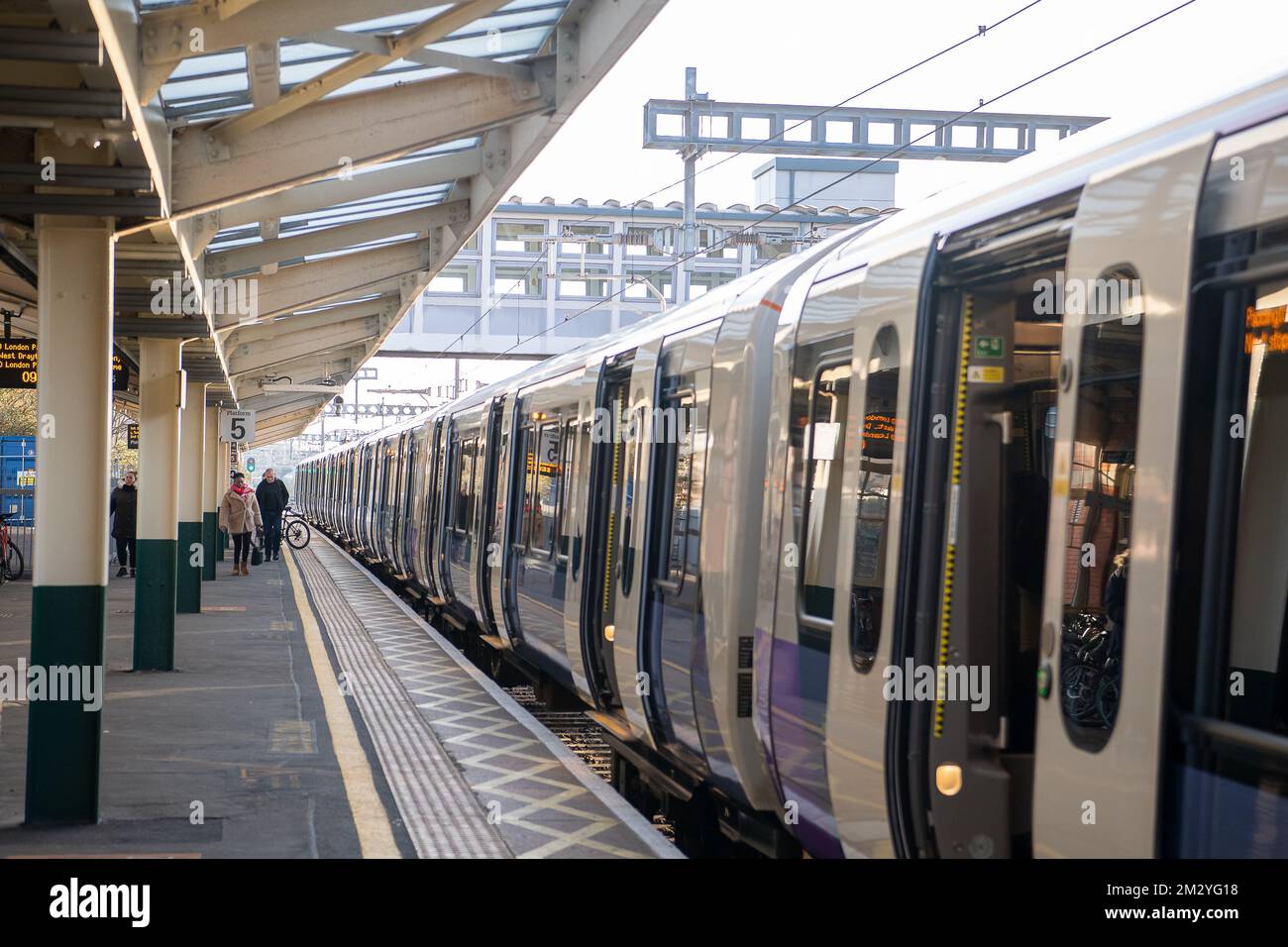 Slough, Berkshire, UK. 14th December, 2022. An Elizabeth Line train en ...