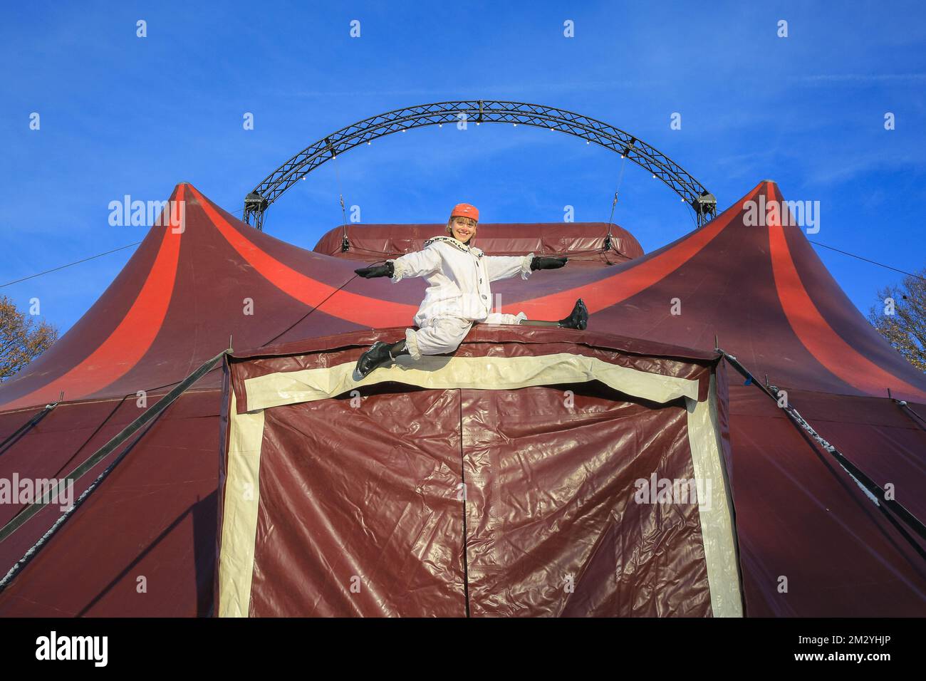 The revel puck circus hi-res stock photography and images - Alamy