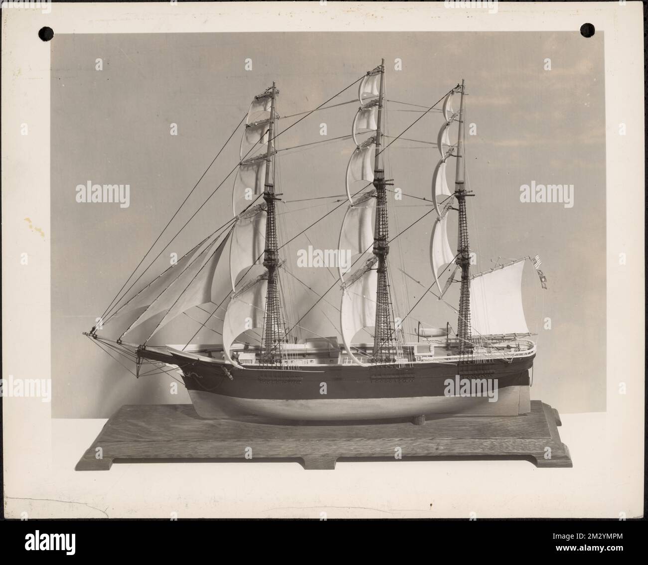 Flying cloud clipper hi-res stock photography and images - Alamy