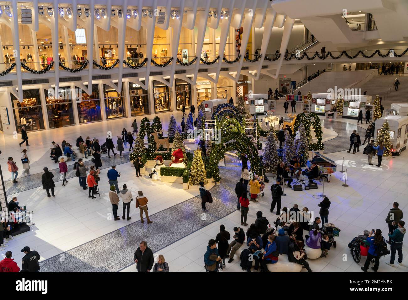 Shoppers and tourists in the Holiday Market in the Westfield Mall in ...