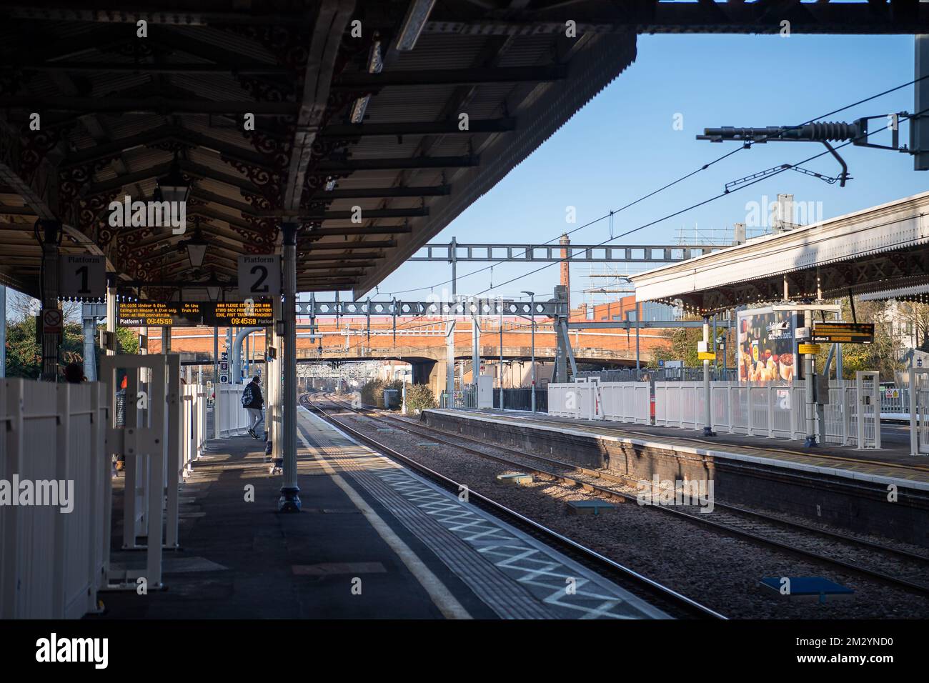 Elizabeth line treno sulla piattaforma immagini e fotografie stock ad ...