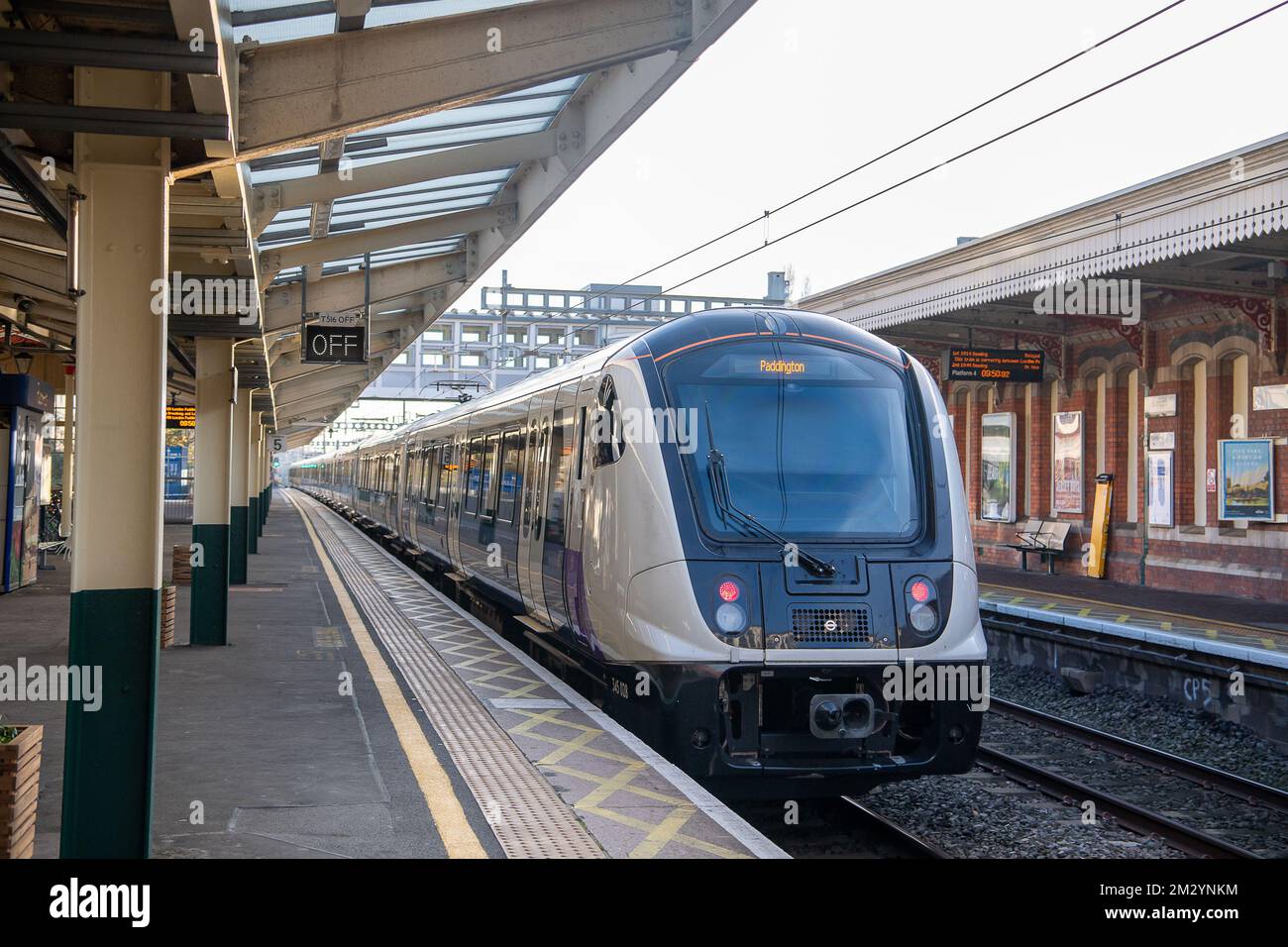 Slough, Berkshire, UK. 14th December, 2022. An Elizabeth Line train en ...