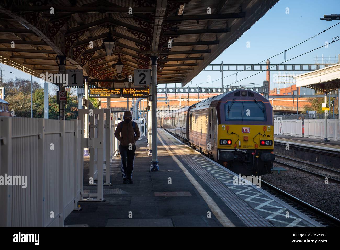 Elizabeth line treno sulla piattaforma immagini e fotografie stock ad ...