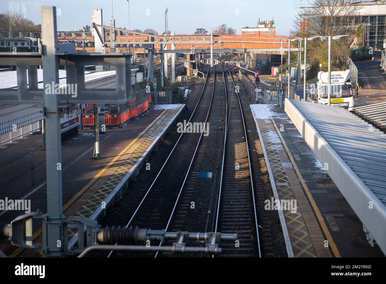 Slough, Berkshire, UK. 14th December, 2022. The railway tracks at ...