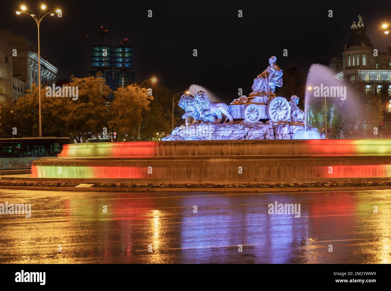 Real madrid cibeles square statue hi-res stock photography and images ...