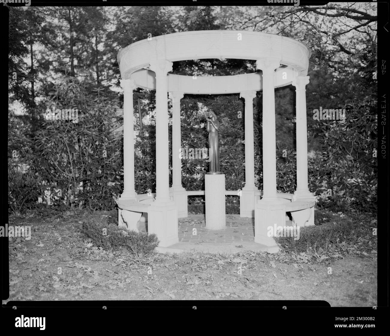 Historic cemeteries in boston Black and White Stock Photos & Images - Alamy
